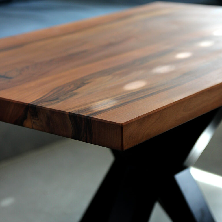 Nussbaum Couchtisch - Wohnzimmertisch aus Nussbaumholz - Holz-Liebling