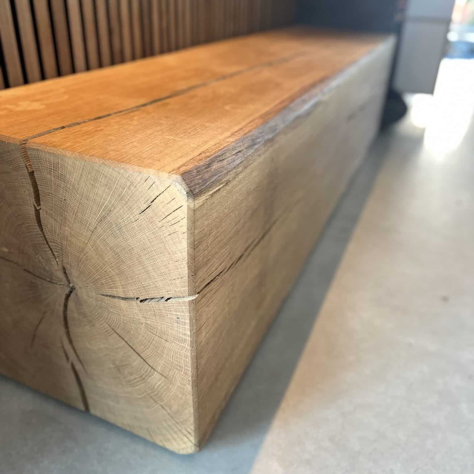 Holzstamm Sitzbank aus massivem Eichenklotz - Holz-Liebling